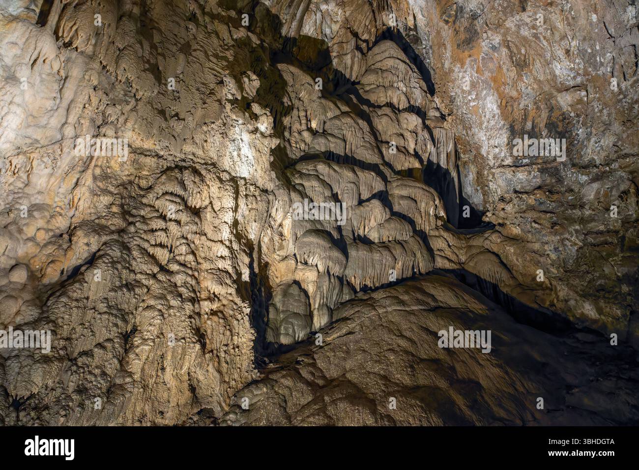 Flowstone speleothems in the Big Room in the Middle Cave, Timpanogos ...