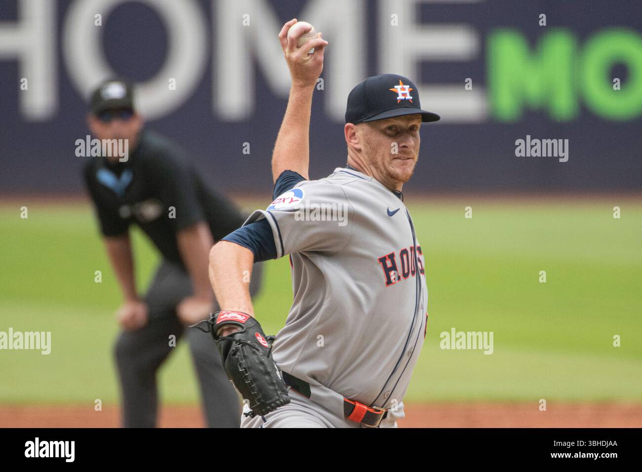 Houston Astros starting pitcher Brandon Walter delivers against the ...
