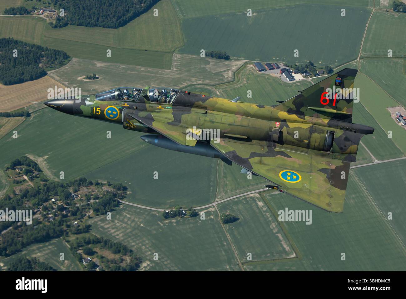 The Saab Sk37E Viggen, registered SE-DXO with military code 15-61, is a ...