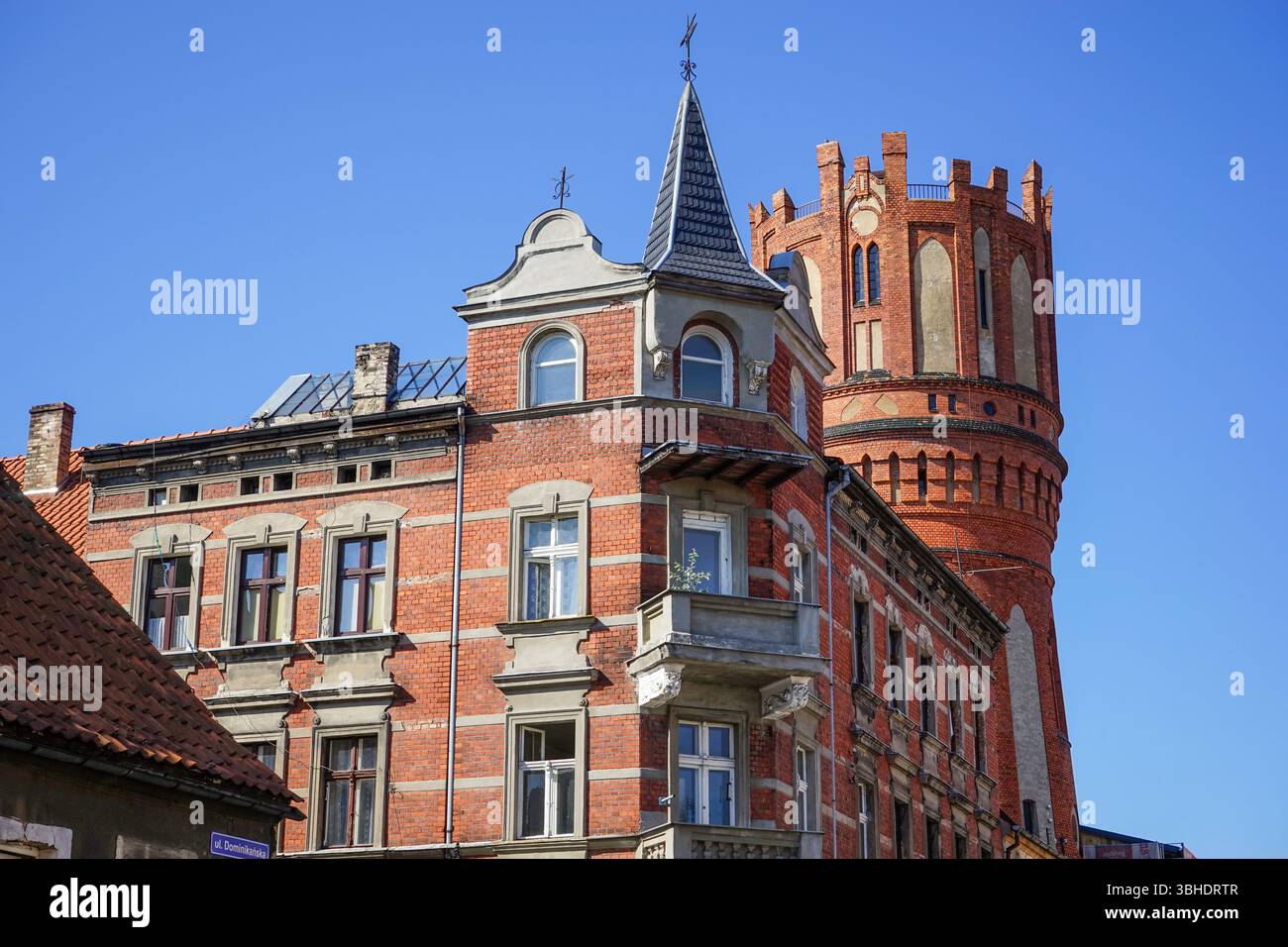 Historic brick building battlements hi-res stock photography and images ...