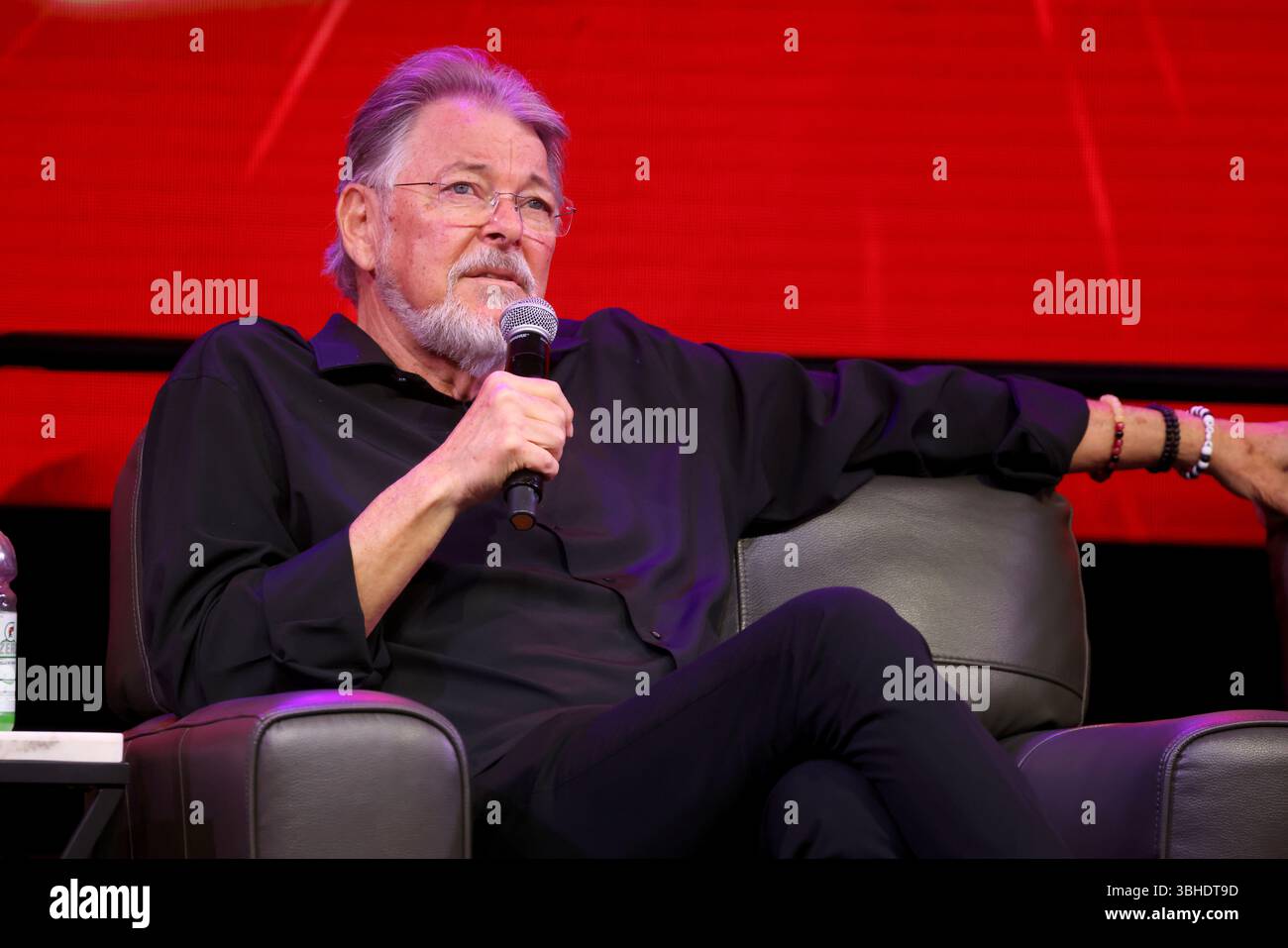 Phoenix, Arizona, USA. 7th June, 2025. Actor JONATHAN FRAKES speaking ...