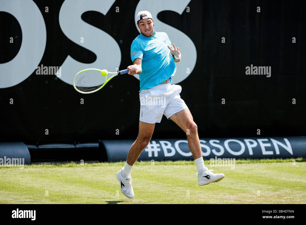 Stuttgart, Deutschland. 09th June, 2025. Jan-Lennard Struff (GER) im ...