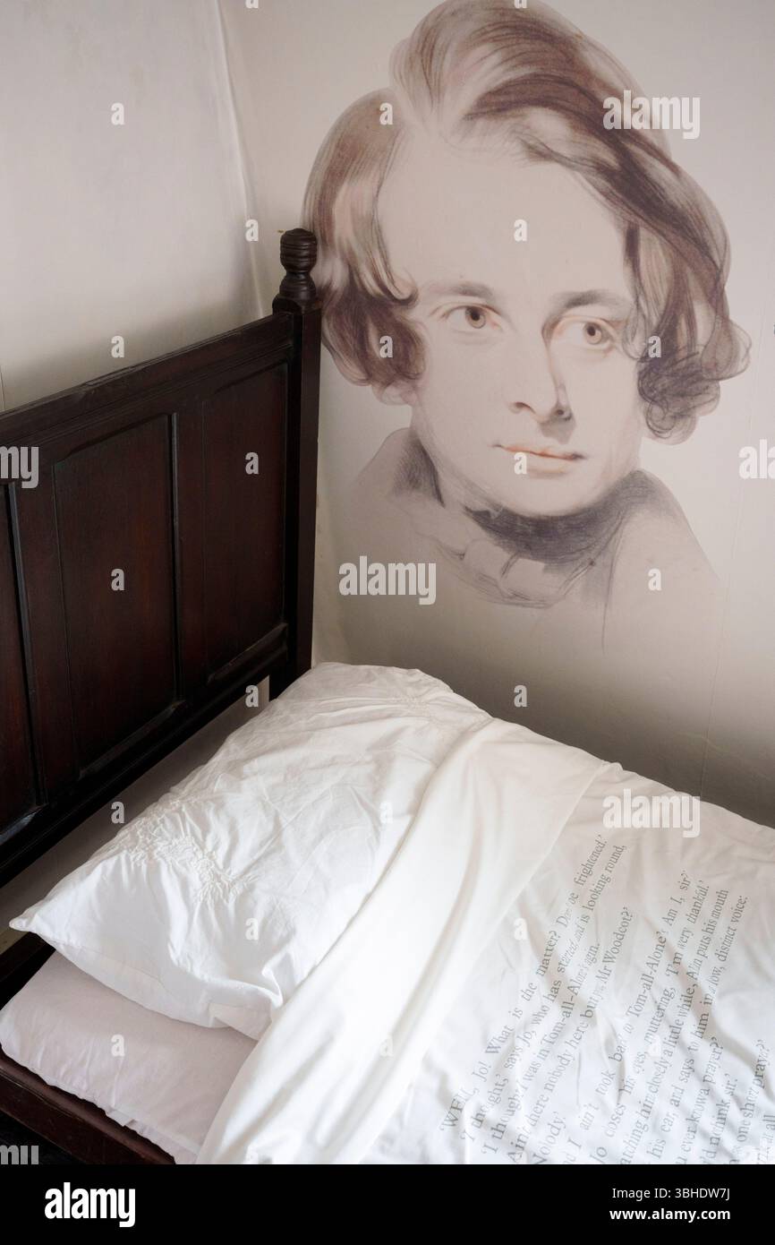 Victorian death bed uk hi-res stock photography and images - Alamy