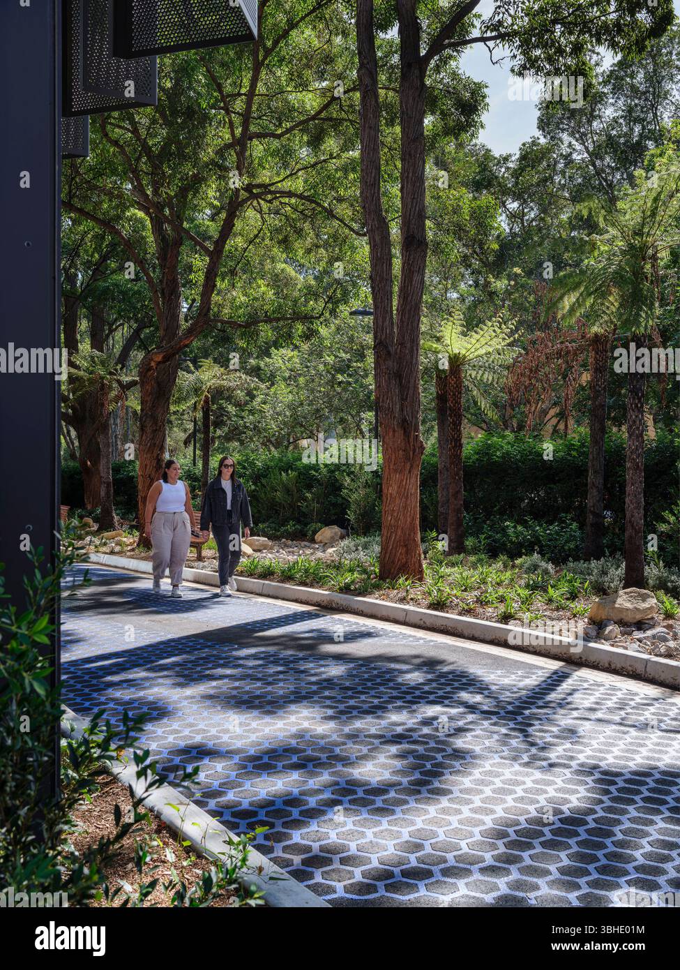Landscaped path behind building hi-res stock photography and images - Alamy