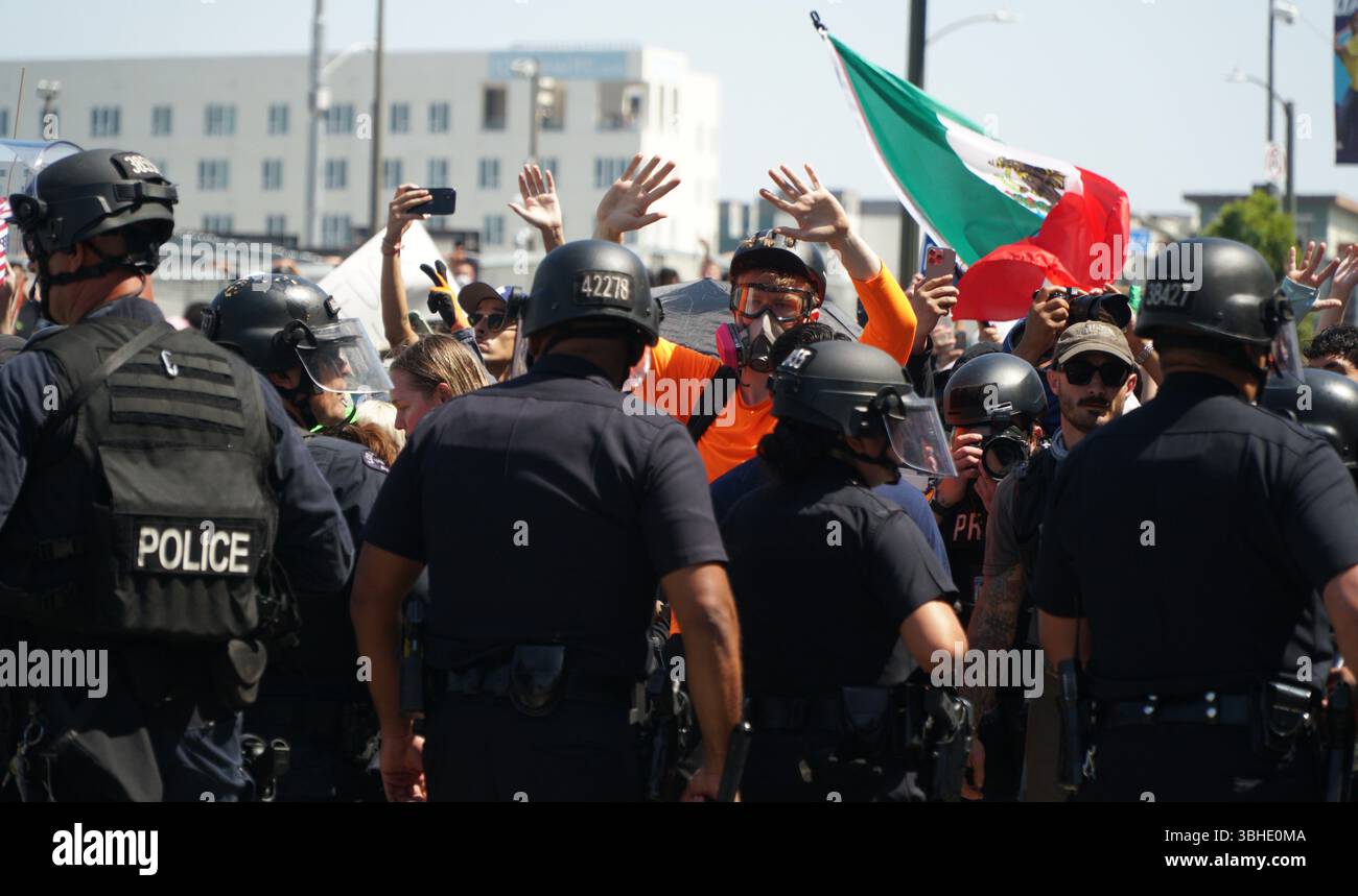 June 8 2025 Los Angeles, California, City Hall, Federal Detention ...