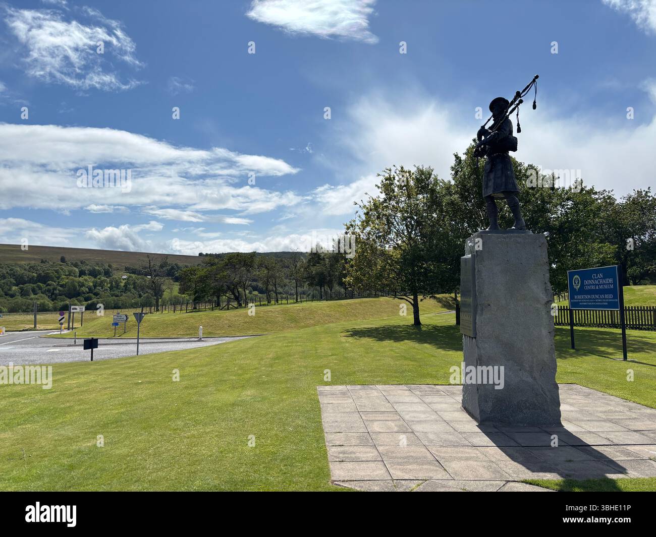 The 51st Highland Division piper statue at House of Bruar, a tribute to ...