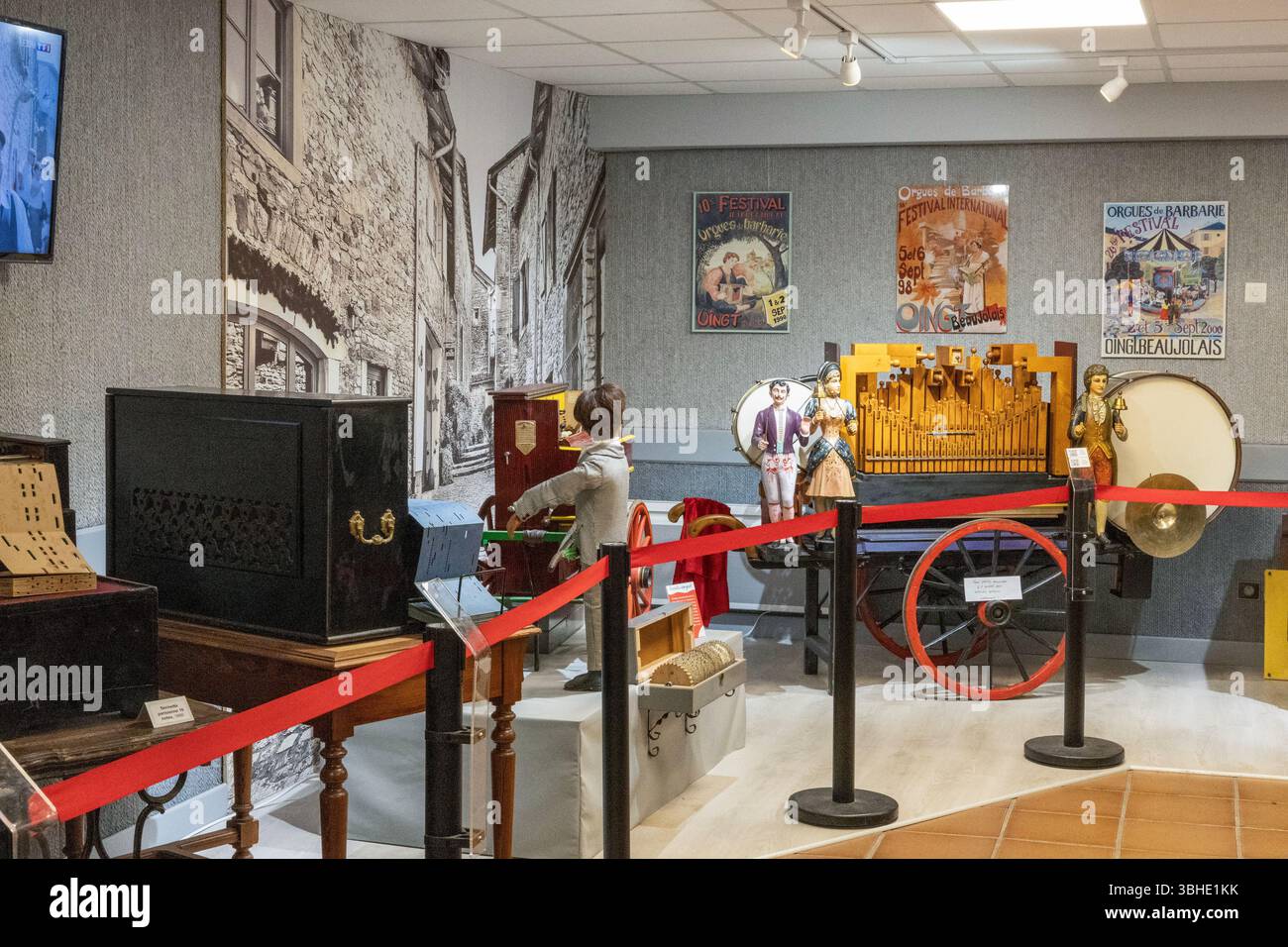 Chamber barrel organs hi-res stock photography and images - Alamy