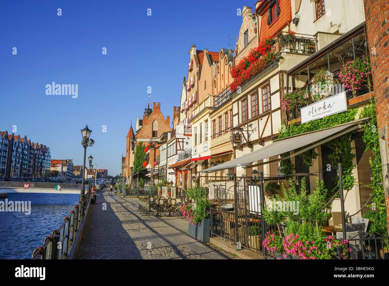 Picturesque riverfront buildings hi-res stock photography and images ...