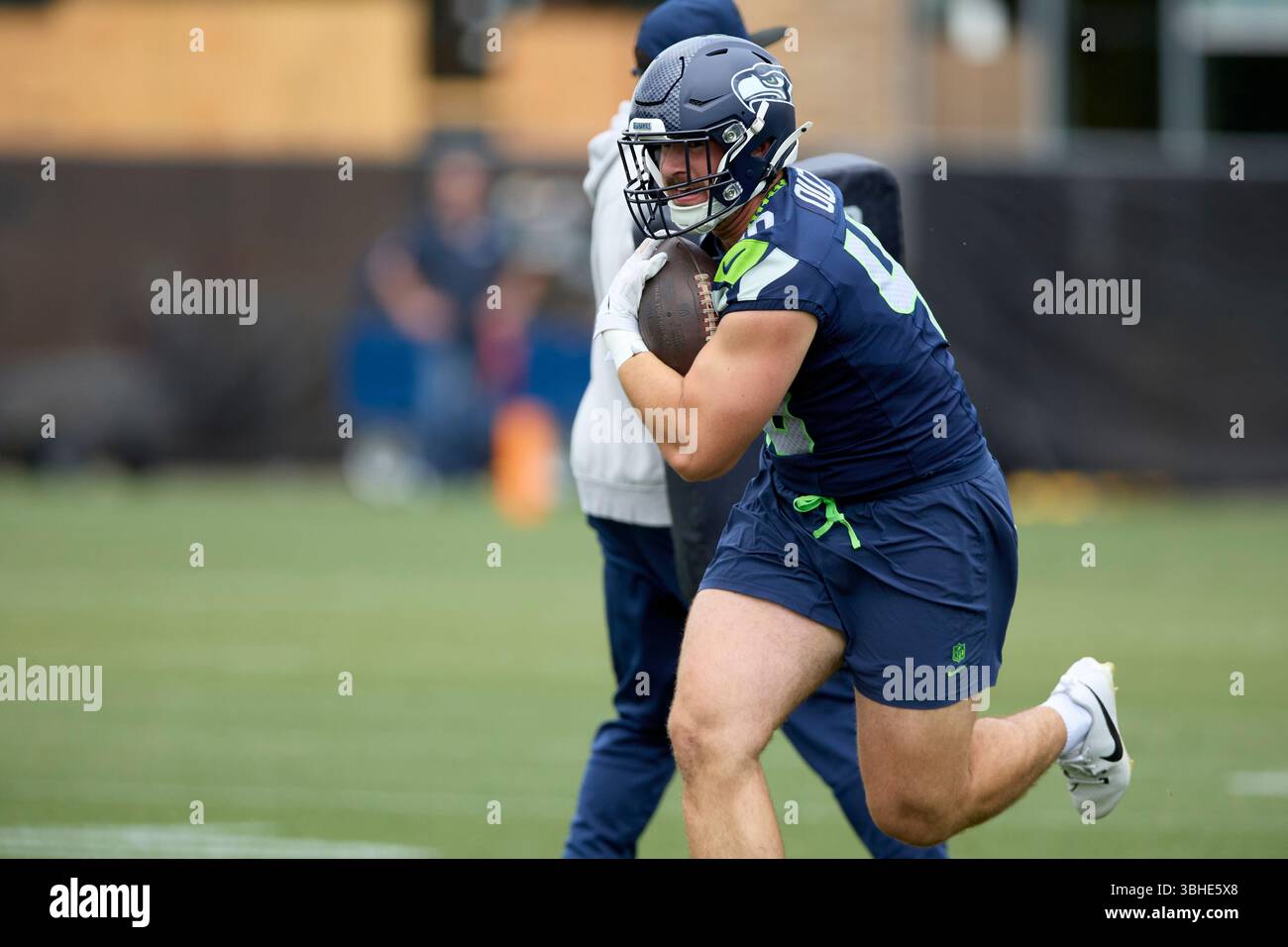 Seattle Seahawks fullback Robbie Ouzts runs with the ball during NFL ...