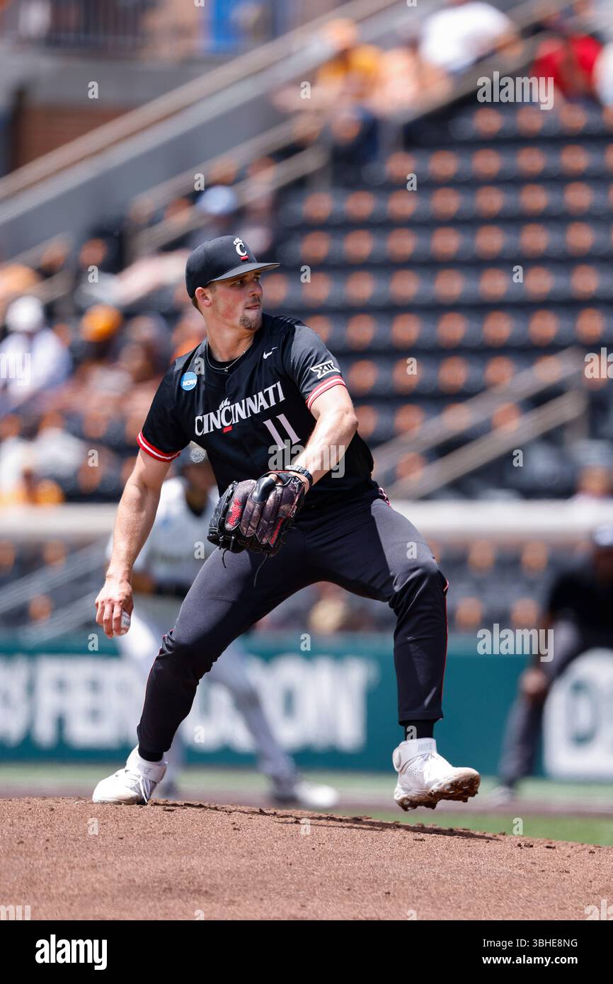 Cincinnati Bearcats starting pitcher Nathan Taylor (11) in action ...