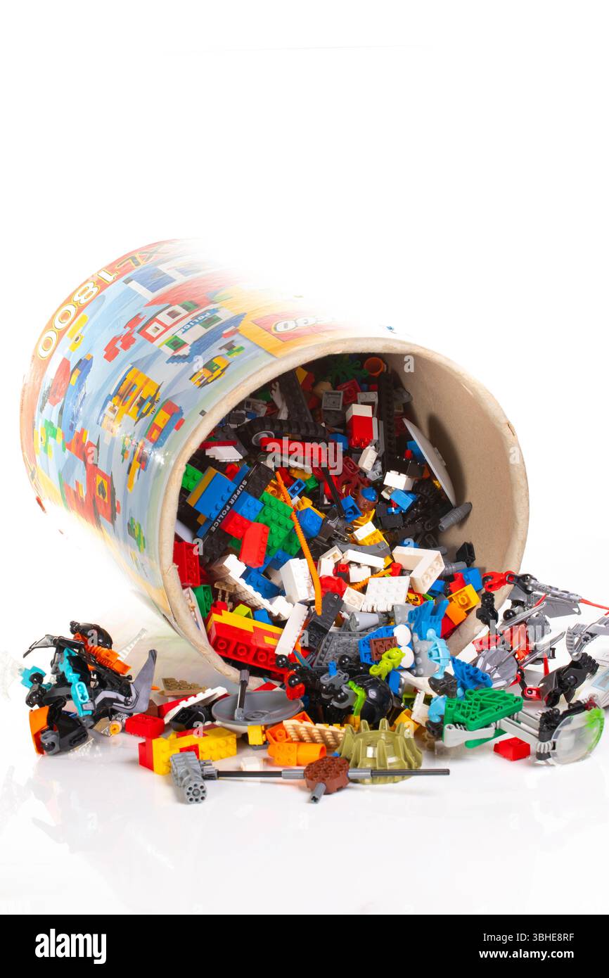 Scattered geometric shapes Cut Out Stock Images & Pictures - Alamy