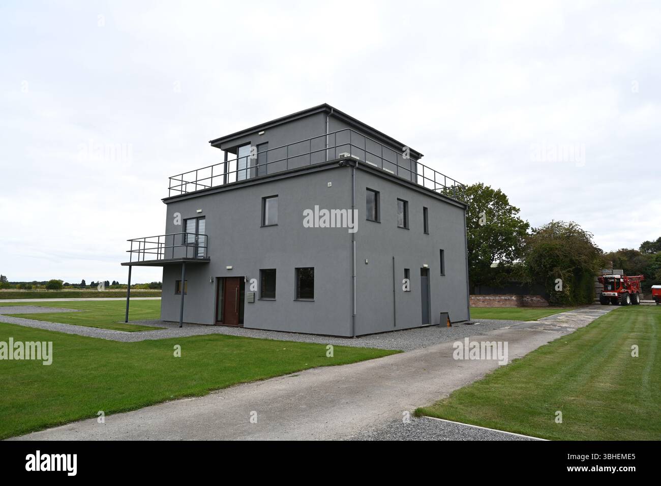 Former RAF Acaster Malbis watch office, ww2 military airfield control ...