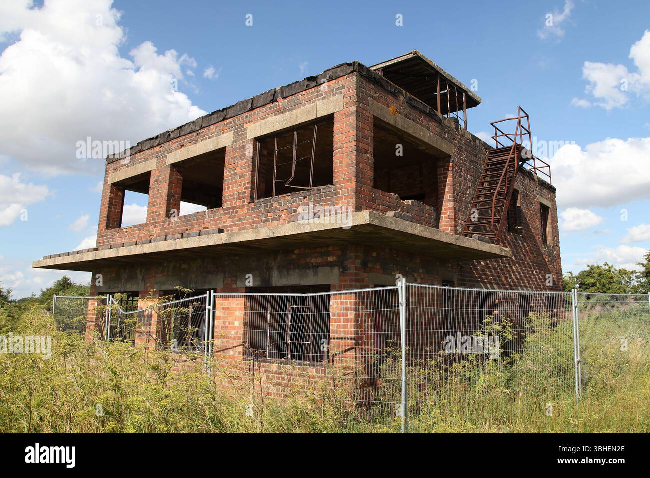 Former RAF Colby Grange watch office, ww2 military airfield control ...