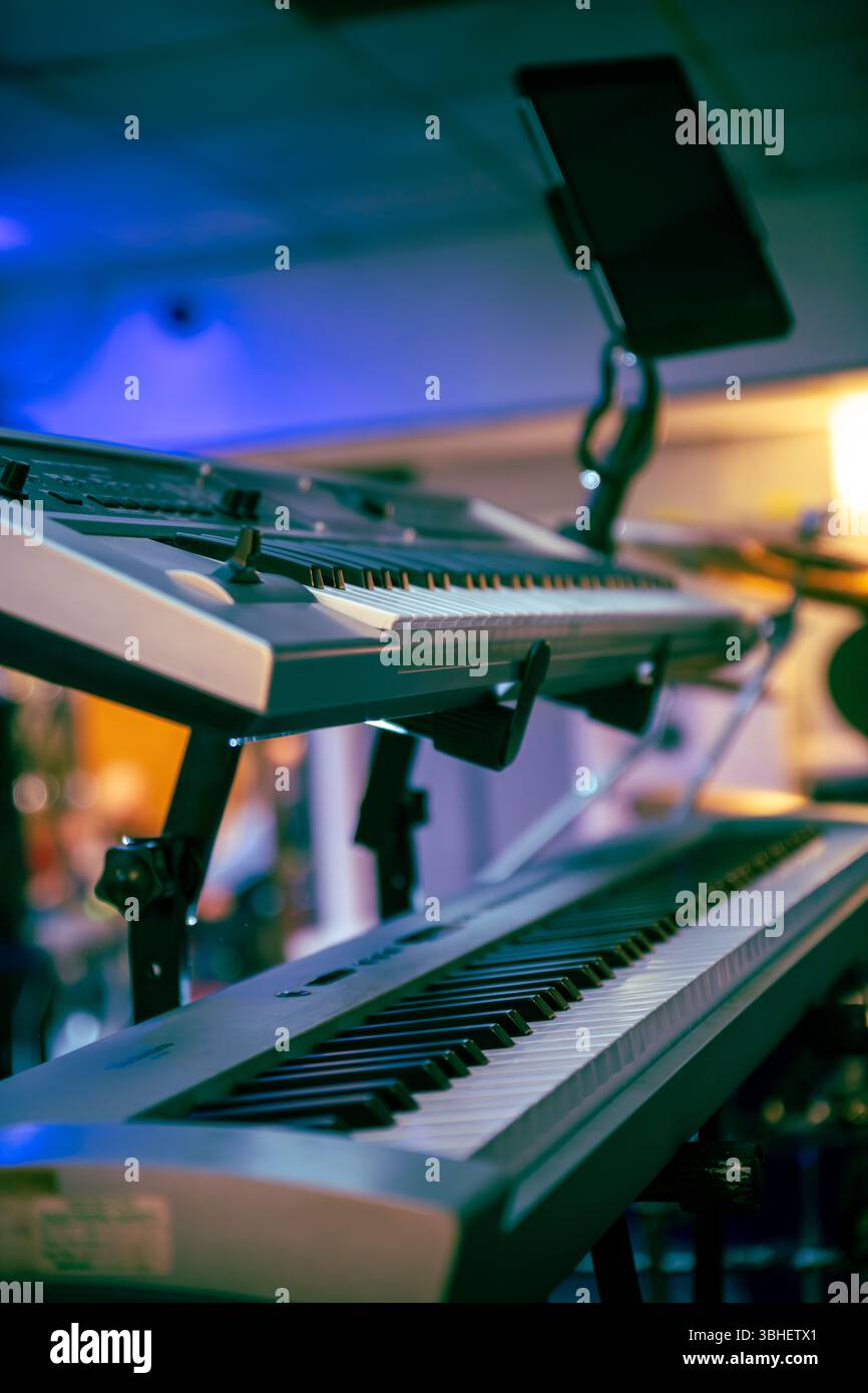 keyboard setup on stage Stock Photo - Alamy
