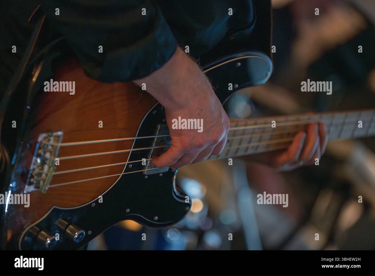 Group classic musical guitar hi-res stock photography and images - Alamy