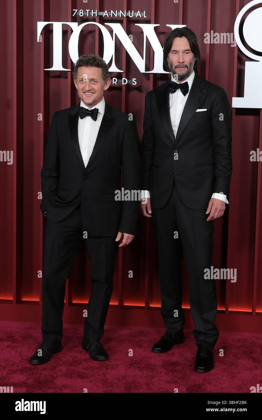 NEW YORK, NEW YORK - JUNE 08: Keanu Reeves reunites with longtime Bill ...