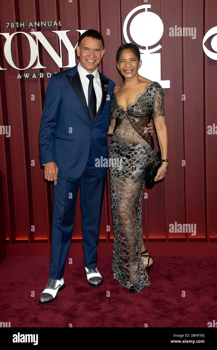 Brian Stokes Mitchell und Allyson Tucker bei der Verleihung der 78 ...