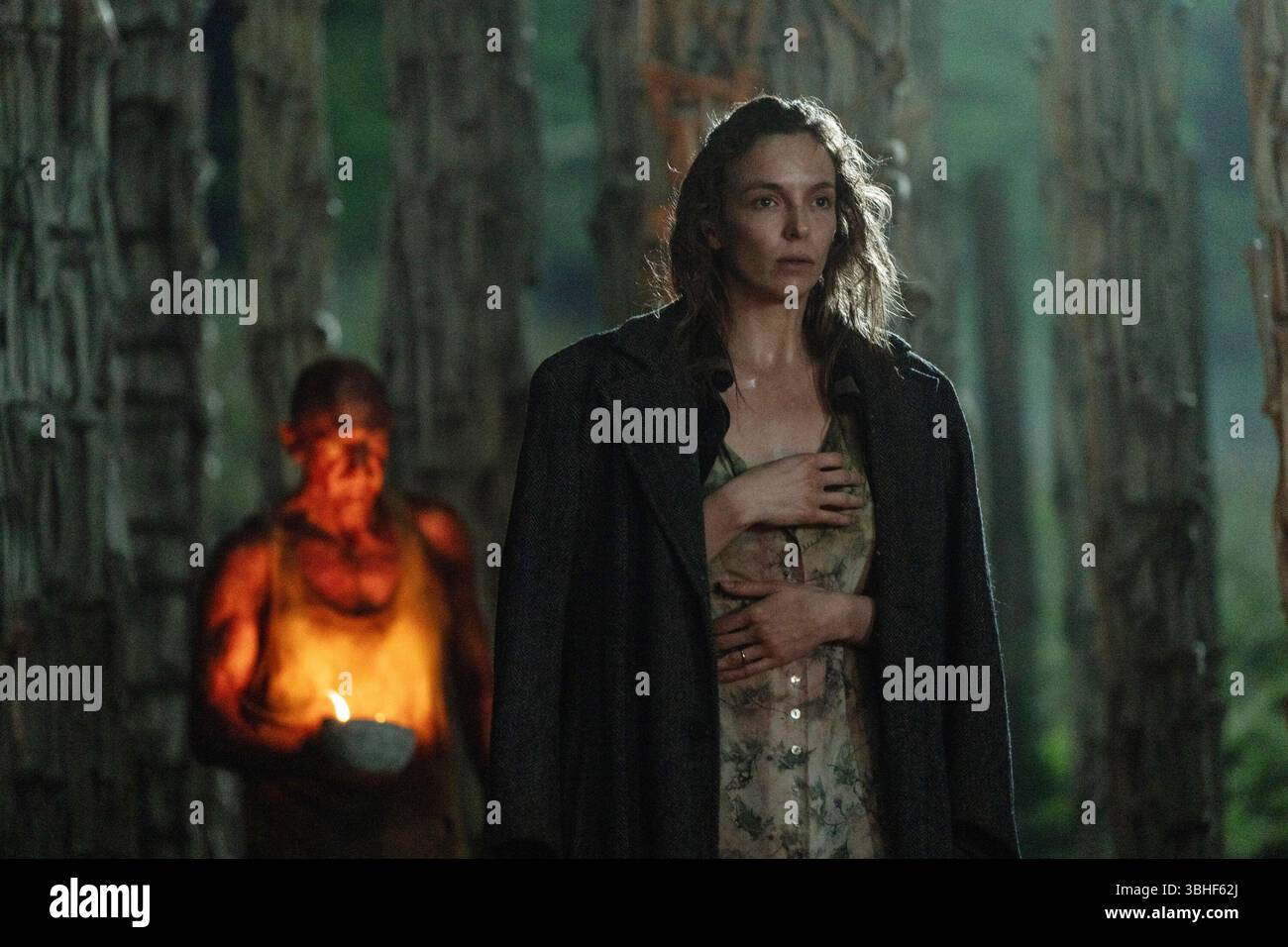 28 YEARS LATER, from left: Ralph Fiennes, Jodie Comer, 2025. ph: Miya ...