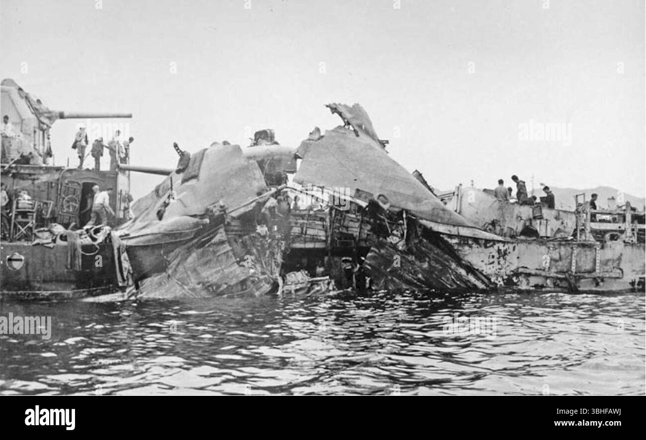 Kamikaze damage to USS Leutze (DD-481) (1 Stock Photo - Alamy