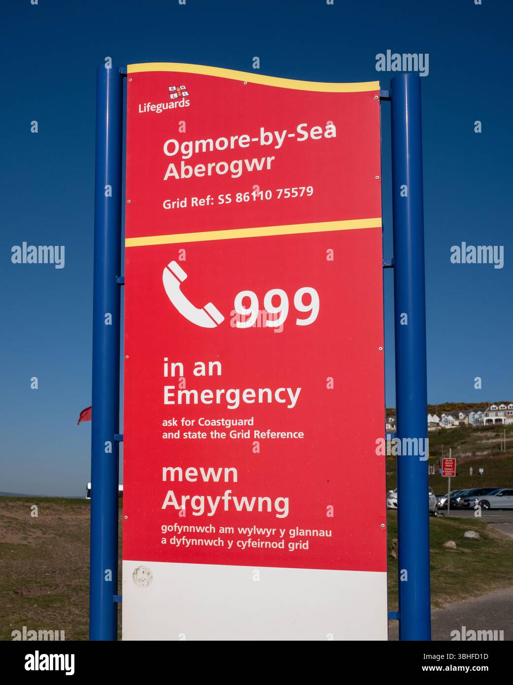 Call 999 in an emergency sign hi-res stock photography and images - Alamy