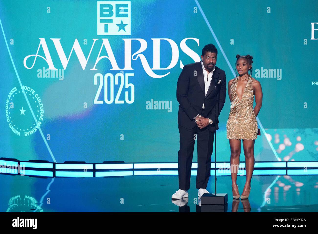 Deon Cole, left, and Dominique Thorne present the award for best new ...