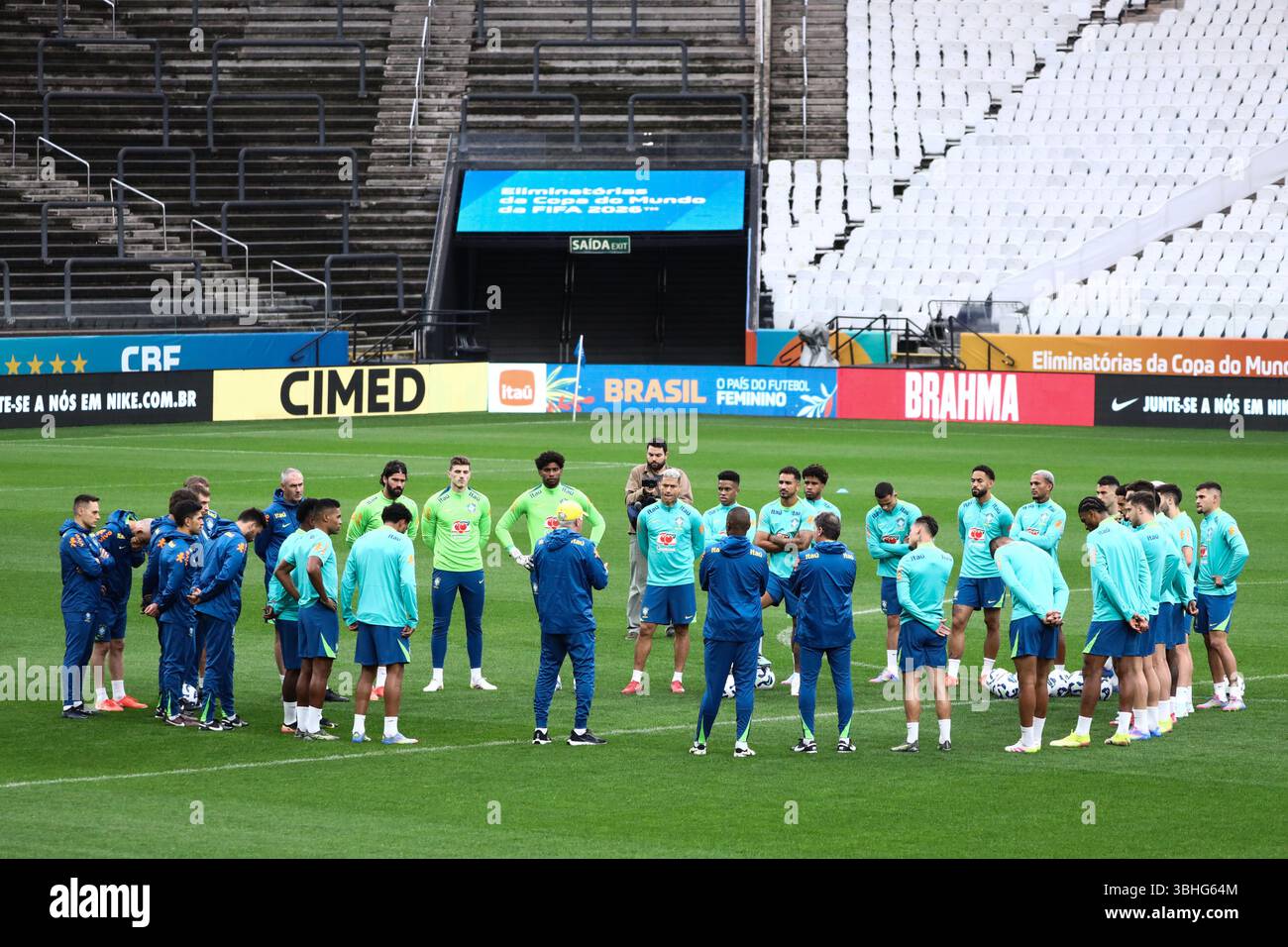 Players of the Brazilian national football team during a training ...