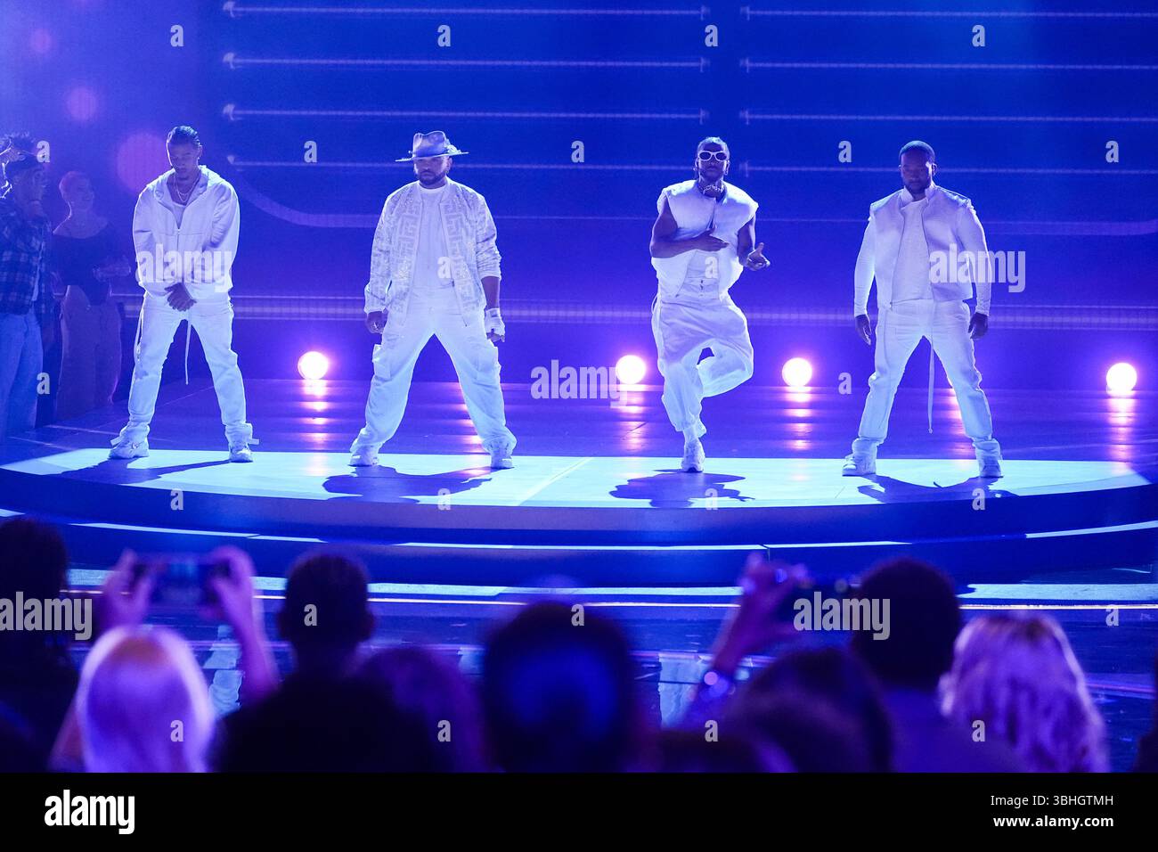 Lil' Fizz, from left, Raz-B, Omarion, and J-Boog of B2K perform during ...