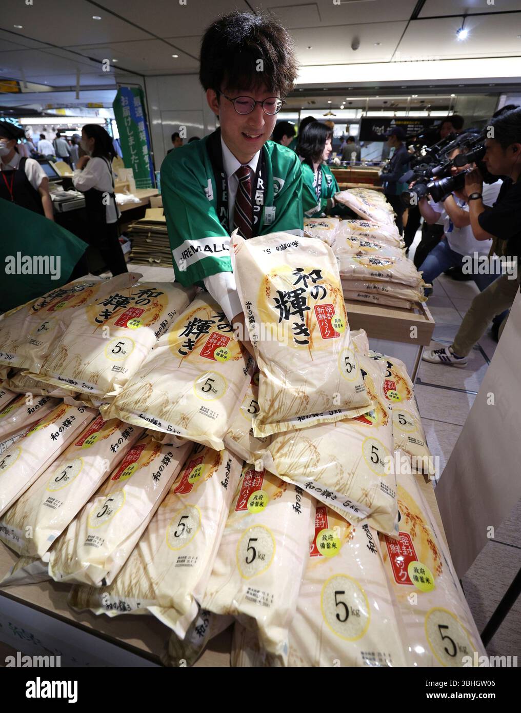 Government stockpiled rice is arrived at Tokyo Station from Sendai City ...