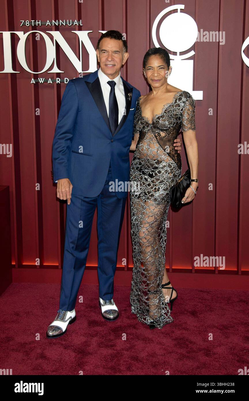 Brian Stokes Mitchell und Allyson Tucker bei der Verleihung der 78 ...