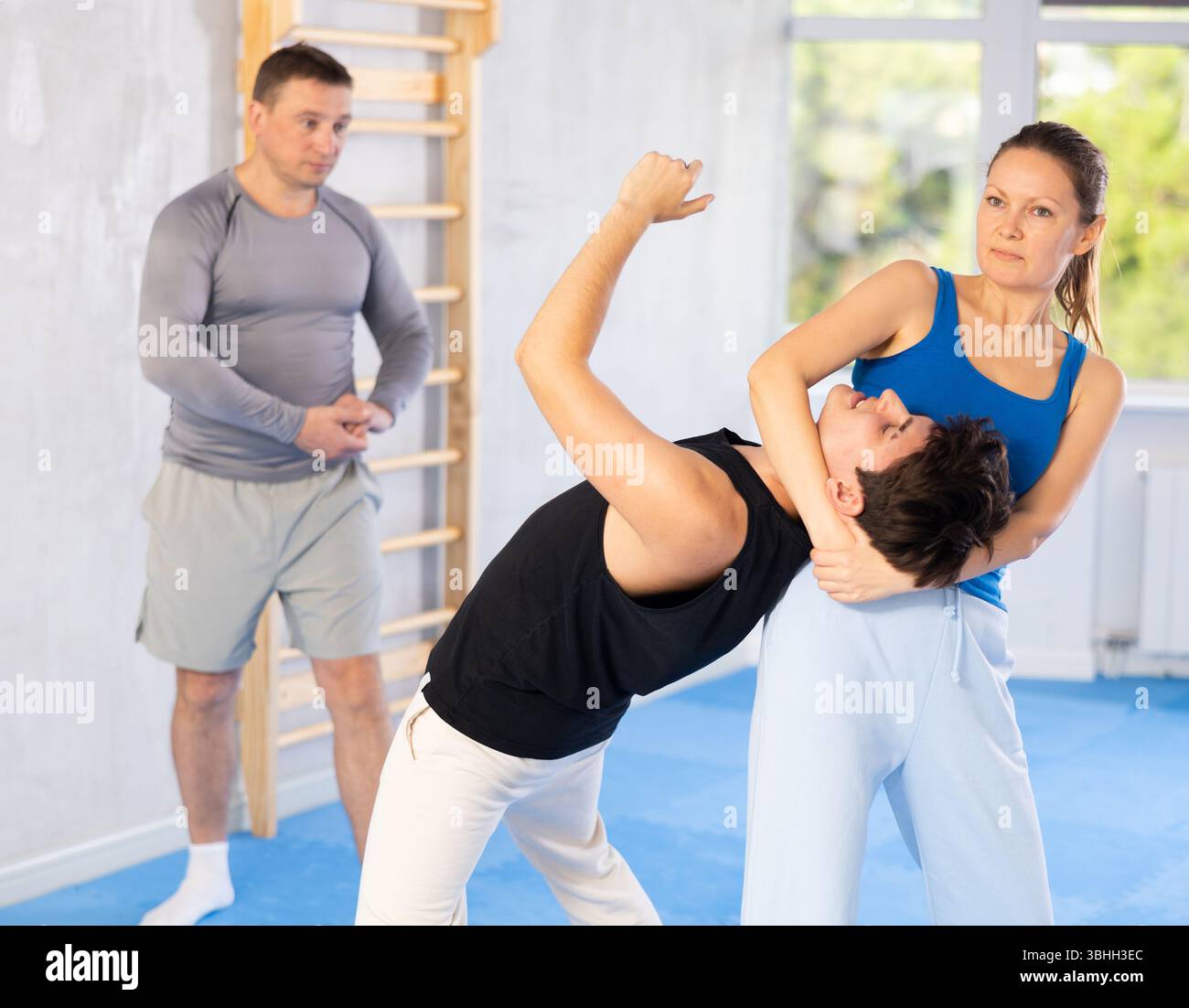Woman choke hold hi-res stock photography and images - Alamy
