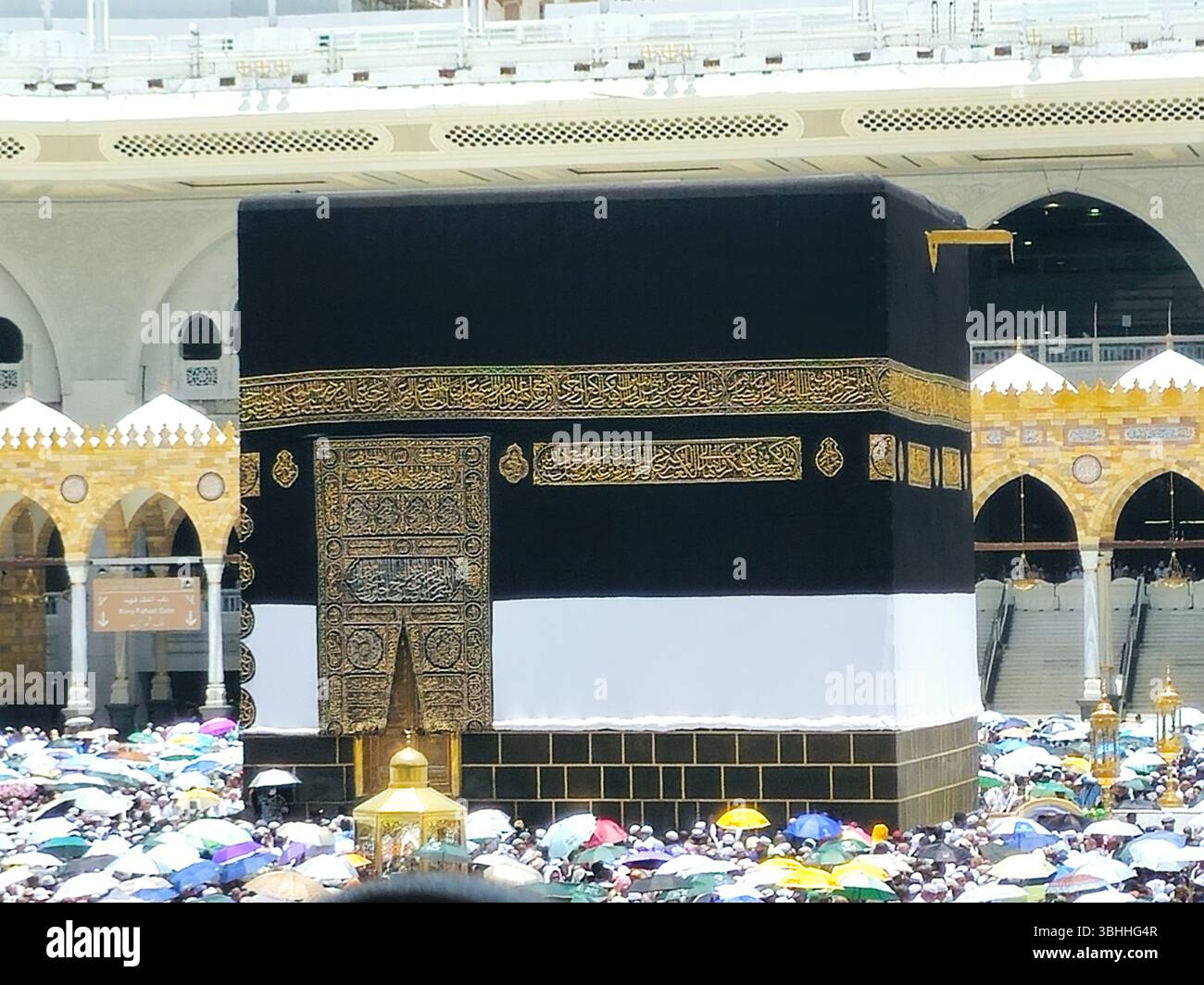 Mecca, Saudi Arabia, June 23 2024: the circumambulation of the grand ...