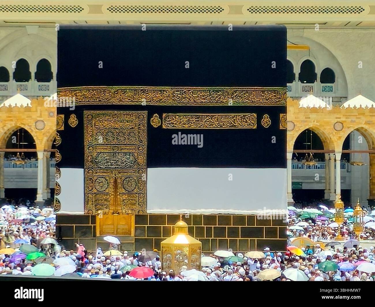 Mecca, Saudi Arabia, June 23 2024: the circumambulation of the grand ...