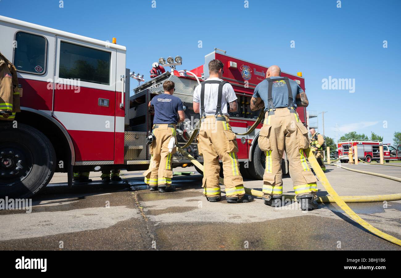Airmen assigned to the Gowen Field Fire Department practice ...