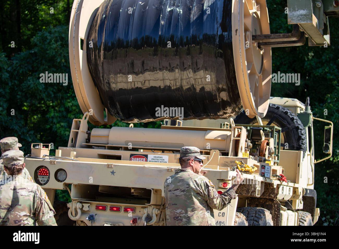 U.S. Army Reserve Soldiers assigned to the 141st Quartermaster Company ...