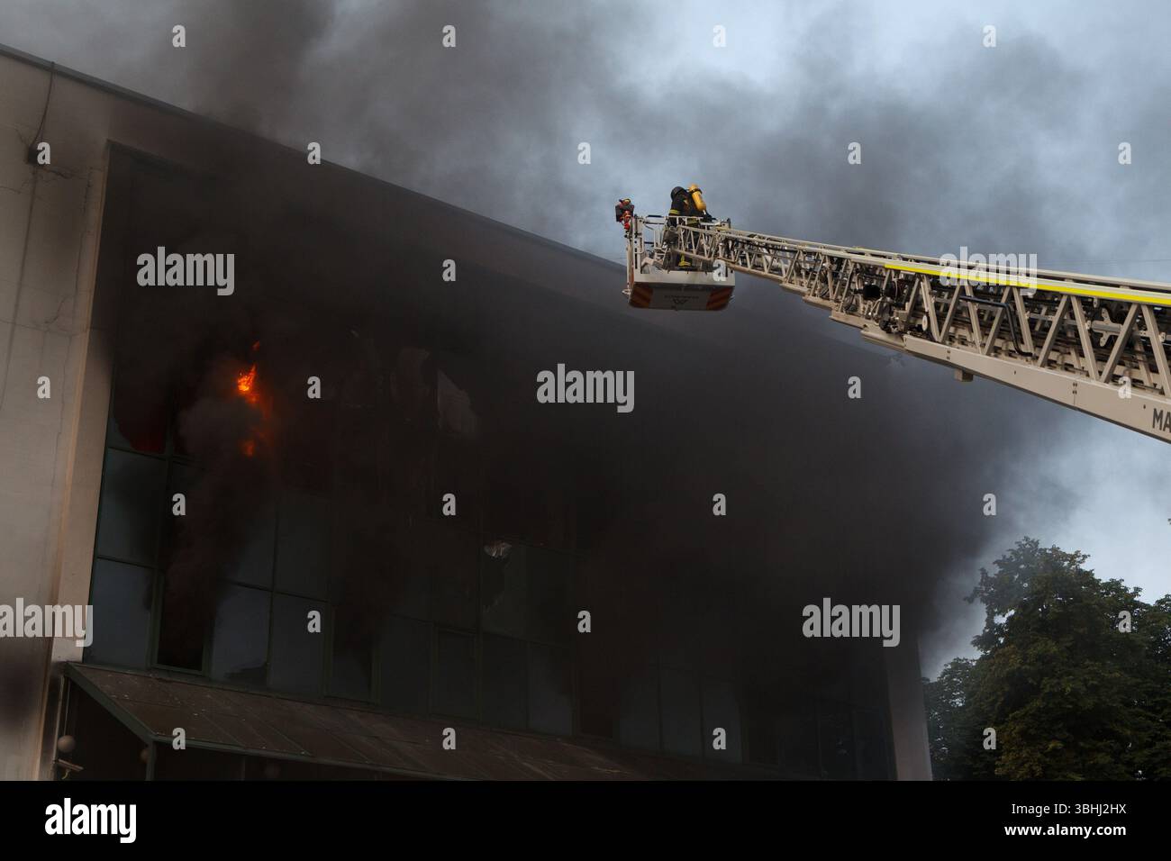 Turtable ladder hi-res stock photography and images - Alamy