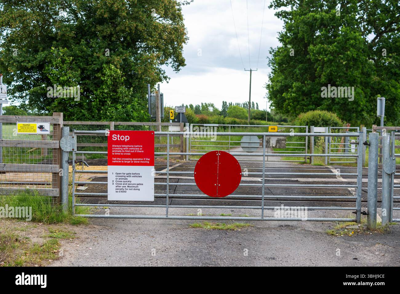 Driver operated railway level crossing gates Stock Photo - Alamy