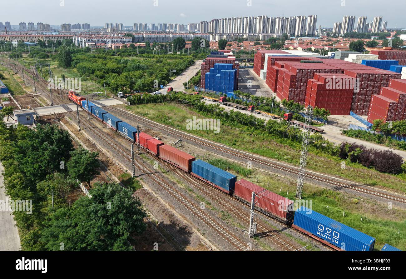 (250610) -- QINGDAO, June 10, 2025 (Xinhua) -- An aerial drone photo ...