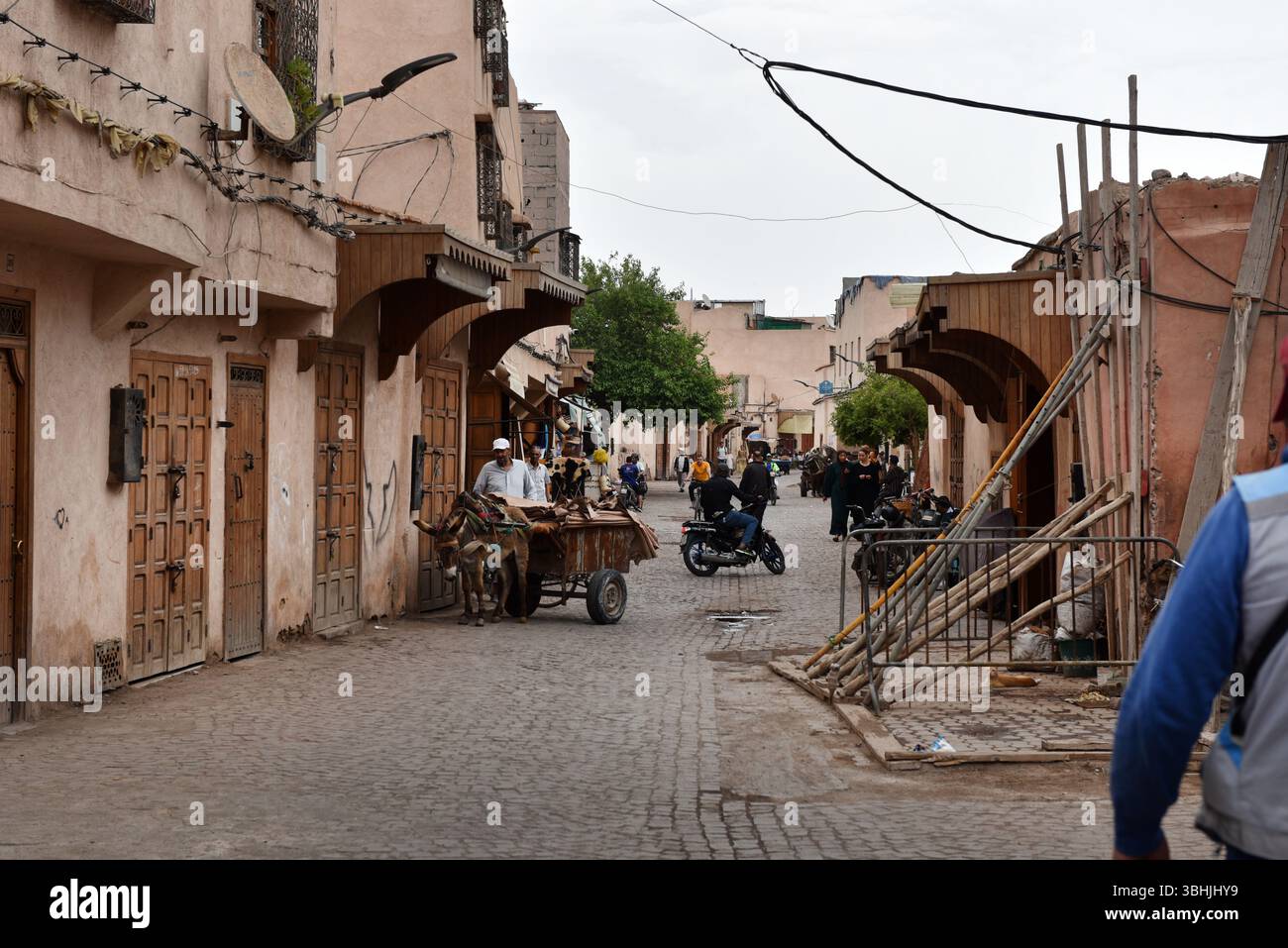 MARRAKESH, MOROCCO - MAY 28, 2025: Tourists visiting Marrakesh old ...