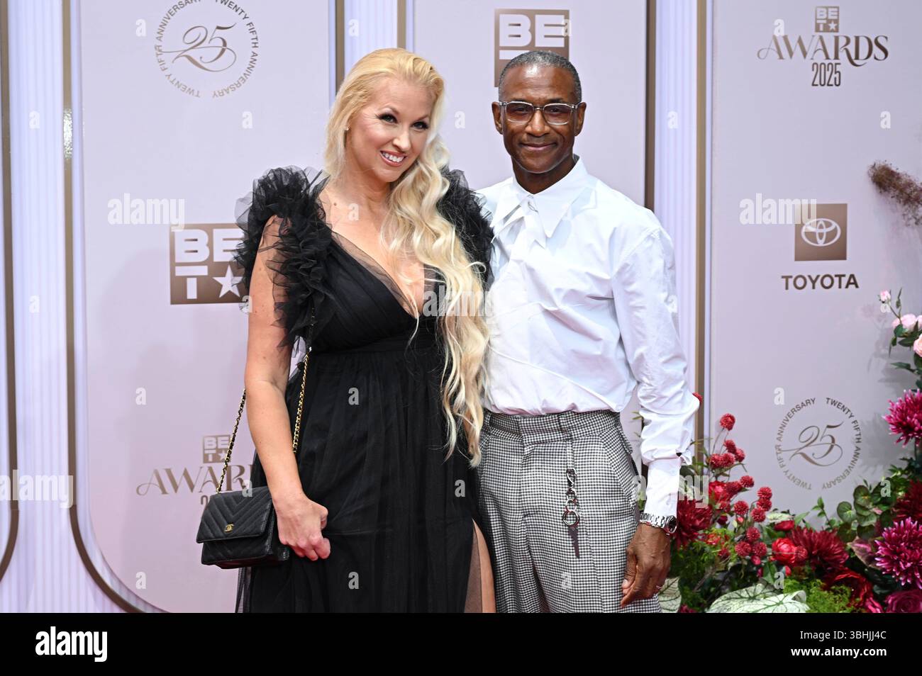 Tommy Davidson mit Ehefrau Amanda Moore bei der Verleihung der 25. BET ...