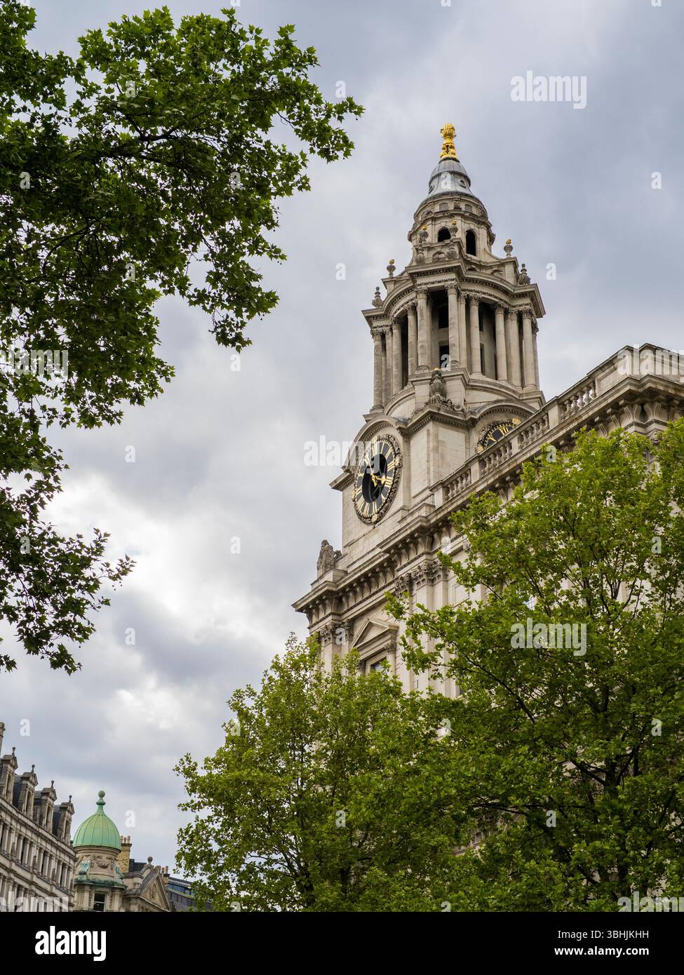 Cloudy Day London, Bell Tower, St Pauls Cathedral, Ludgate Hill, The ...