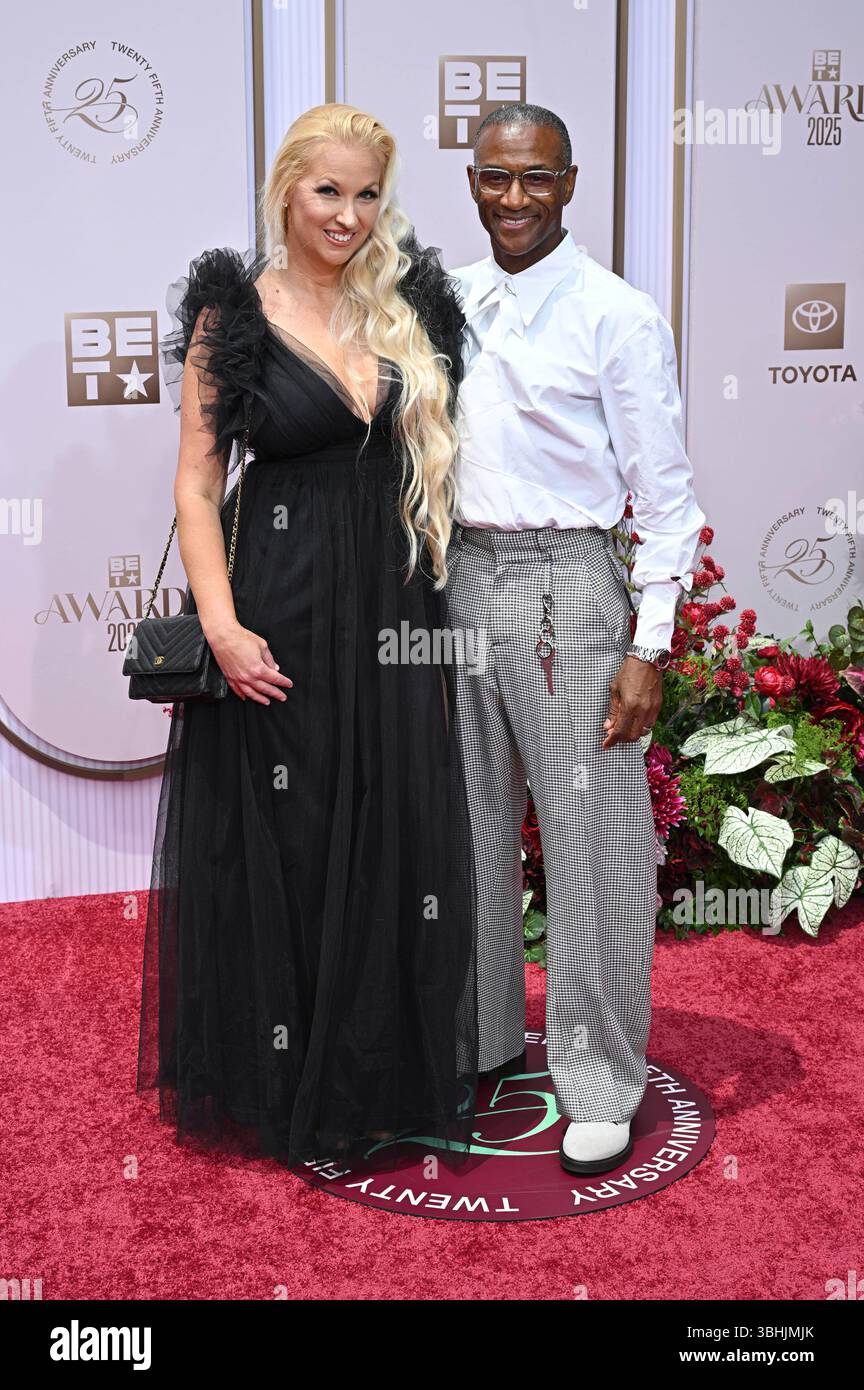 Tommy Davidson mit Ehefrau Amanda Moore bei der Verleihung der 25. BET ...