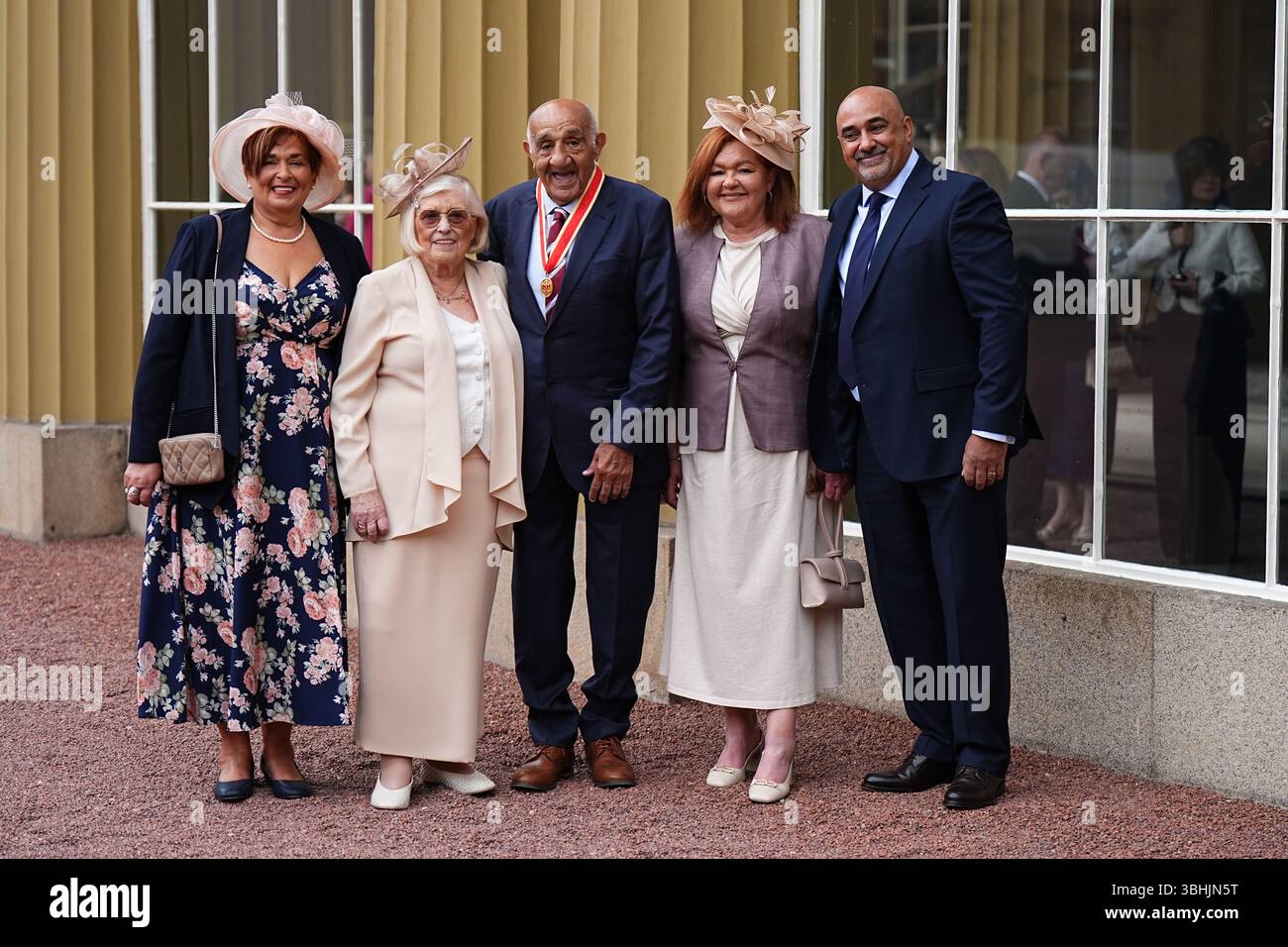 Rugby league star Billy Boston, with family members, wife Joan, son ...