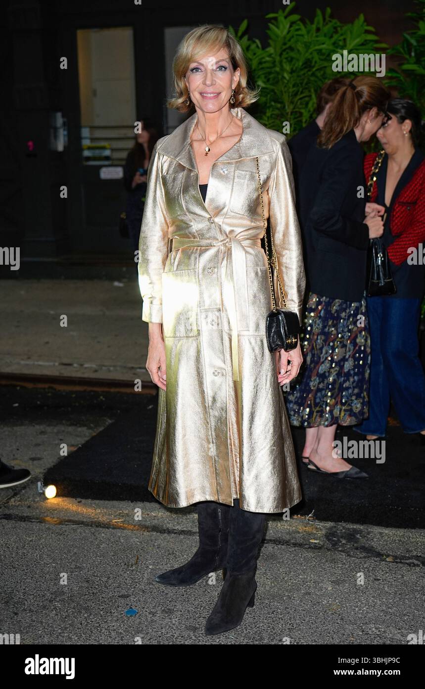 Photo by: XNY/STAR MAX/IPx 2025 6/9/25 Allison Janney arrives at the ...