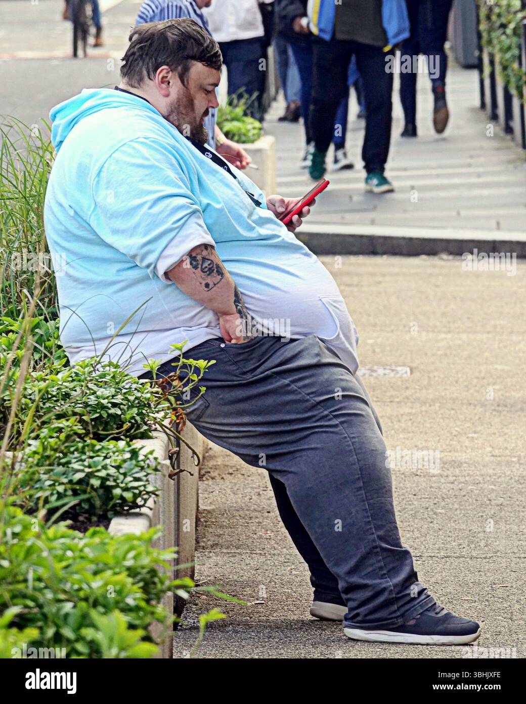 Glasgow, Scotland, UK. 10th June, 2025. UK Weather: Sun in the city as ...