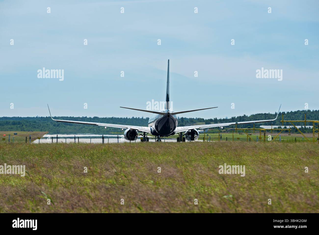A Boeing 737 at a small airport Stock Photo - Alamy
