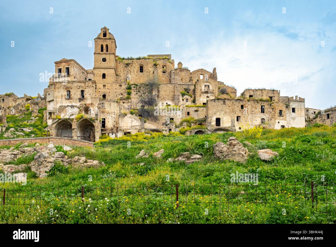Ghost town of Craco, Basilicata, Italy Stock Photo - Alamy