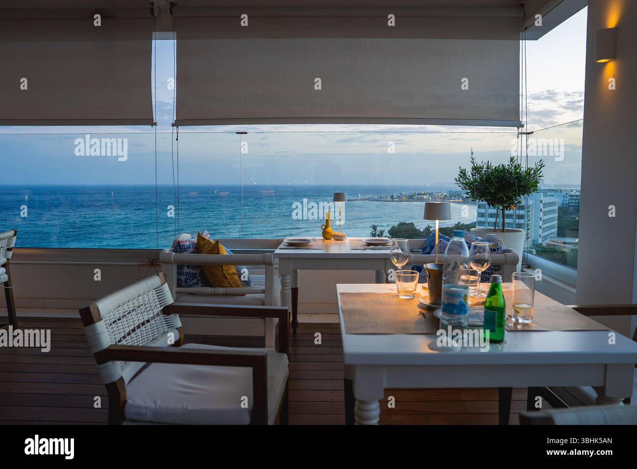 Luxurious tables and buildings hi-res stock photography and images - Alamy