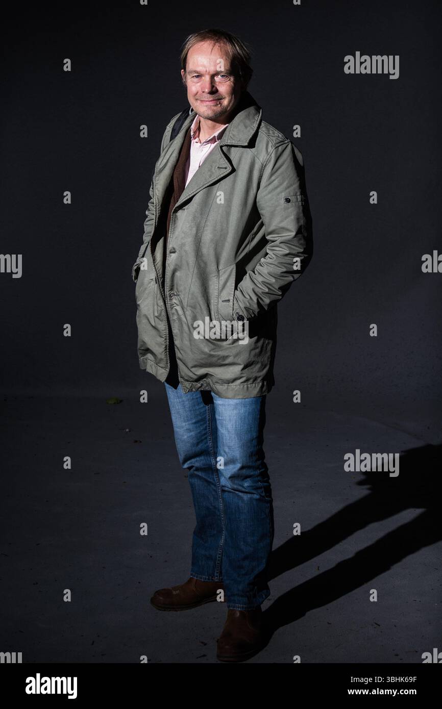 Novel film tv hi-res stock photography and images - Alamy