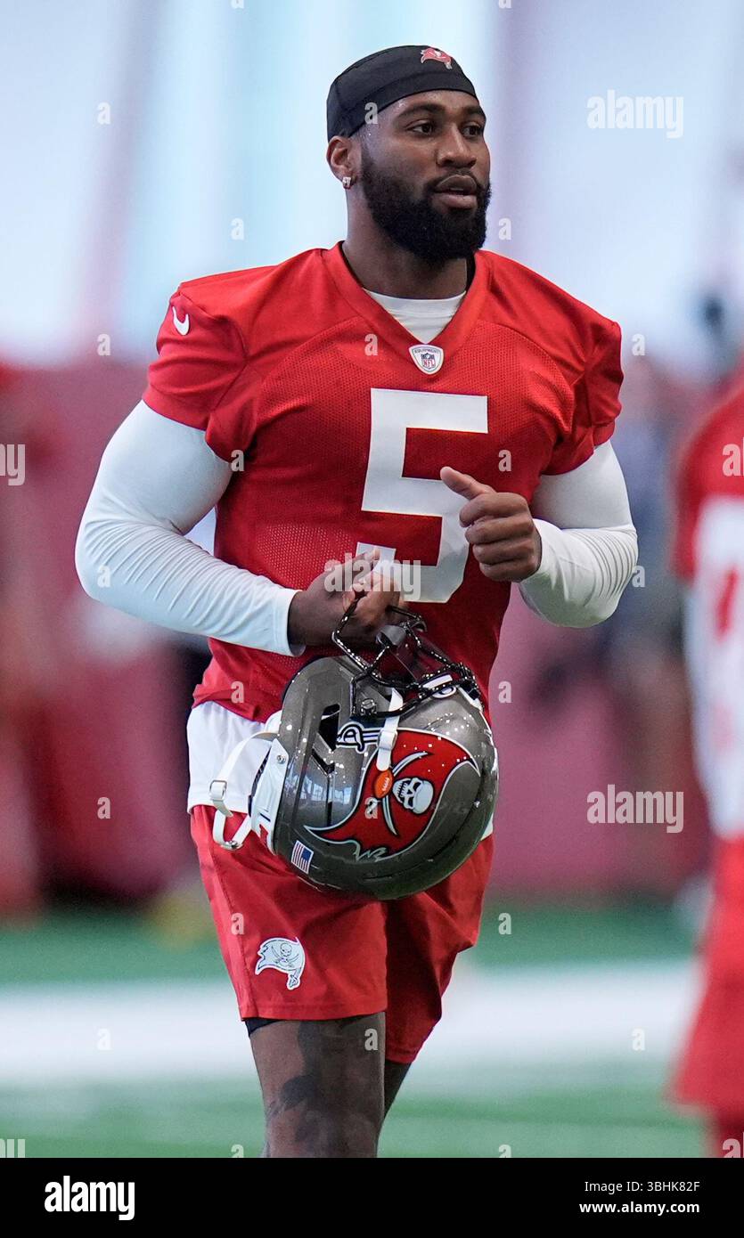 Tampa Bay Buccaneers linebacker Haason Reddick (5) during an NFL ...