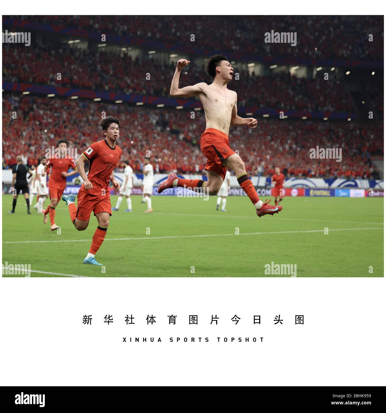 (250610) --BEIJING, June 10, 2025 (Xinhua) -- Wang Yudong (top) of ...